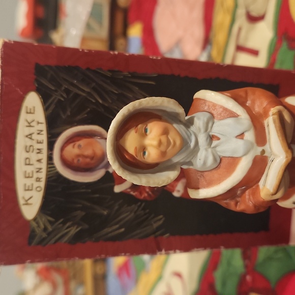 Holiday | Lady Daphne Dickens Caroler Bell | Poshmark